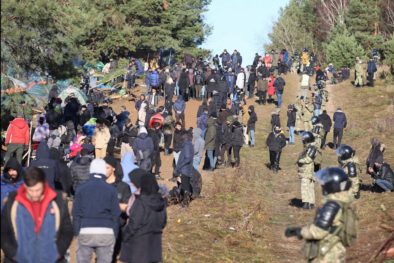 EXPLAINER: What's behind the crisis at Belarus-Poland border