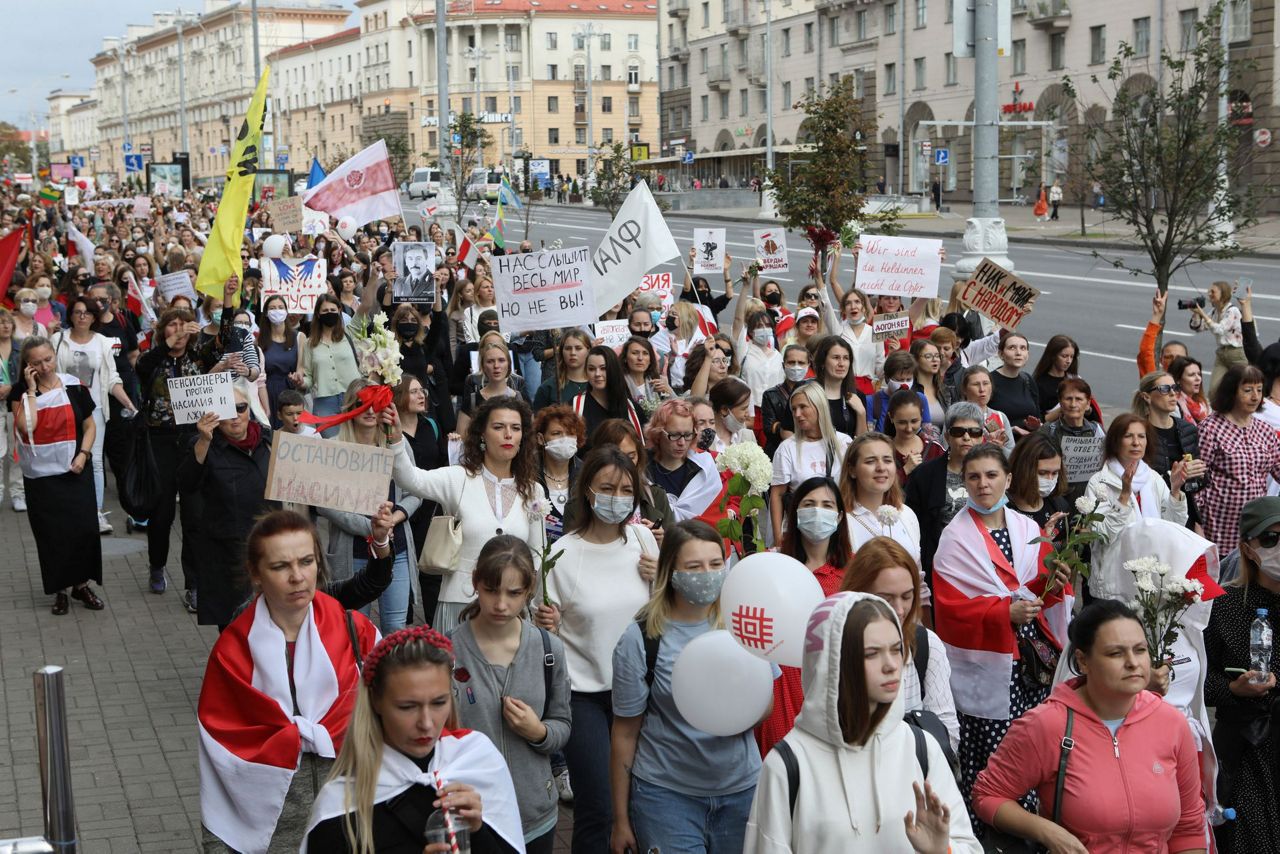Thousands of women in in Belarus protest against Lukashenko