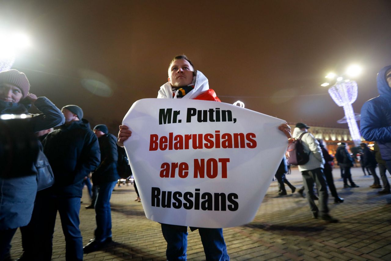 Leaders of Russia and Belarus discuss deeper integration