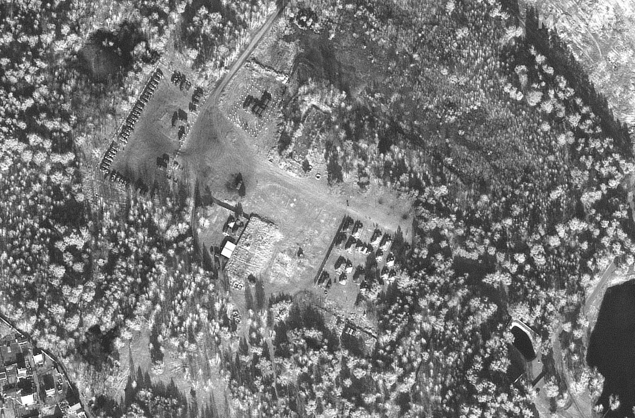 Satellite photos give a bird's-eye view of Ukraine crisis