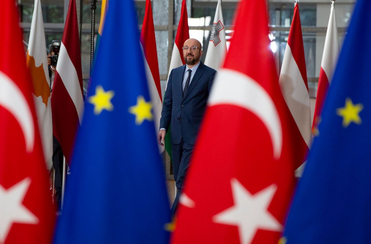Turkey, EU to hold talks amid standoff over migrants.