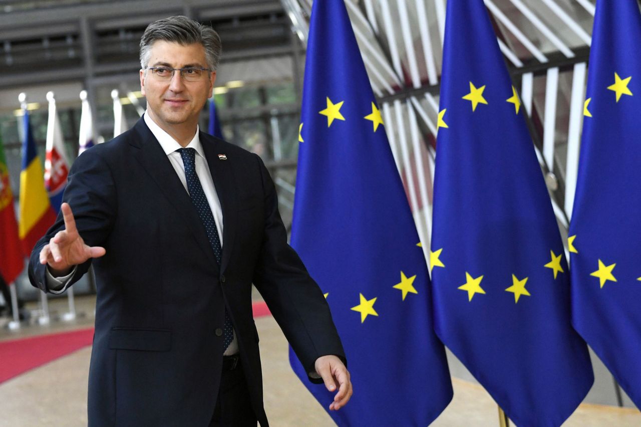 EU leaders set for battle royal over bloc's top jobs