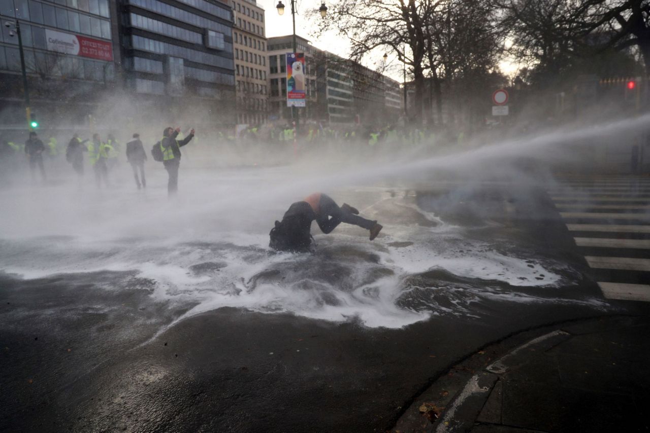 Brussels march mimics 'yellow jacket' France protests
