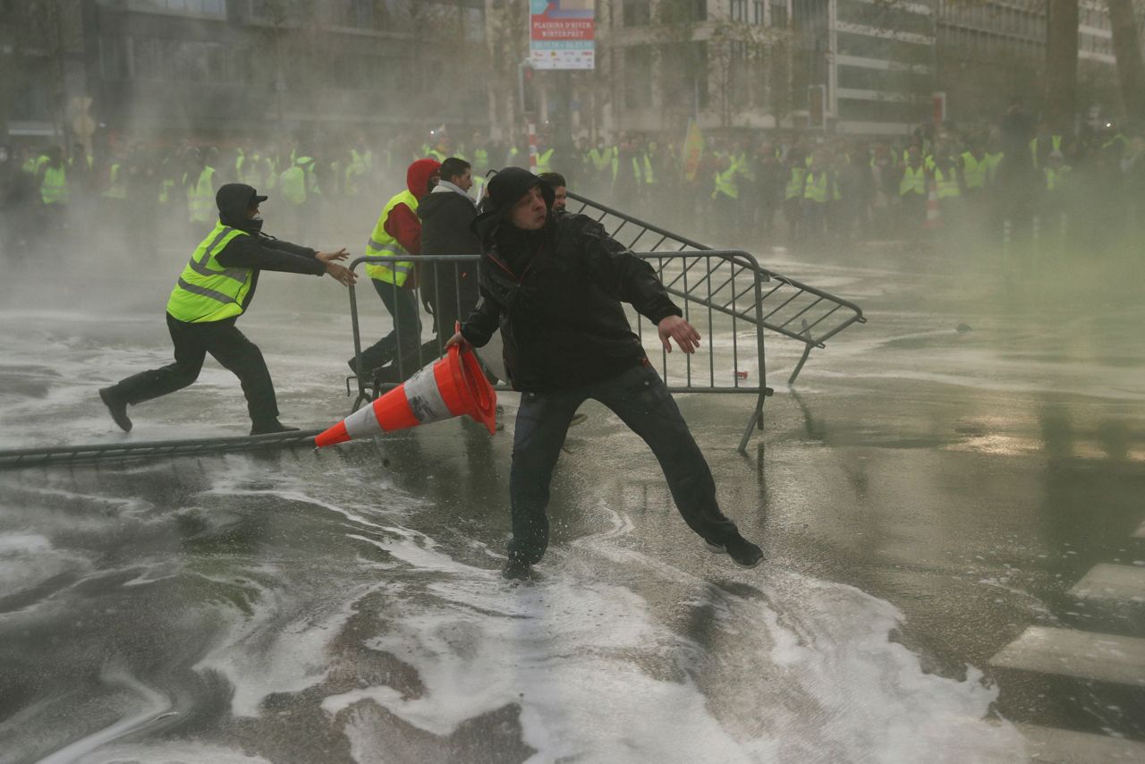 Brussels march mimics 'yellow jacket' France protests