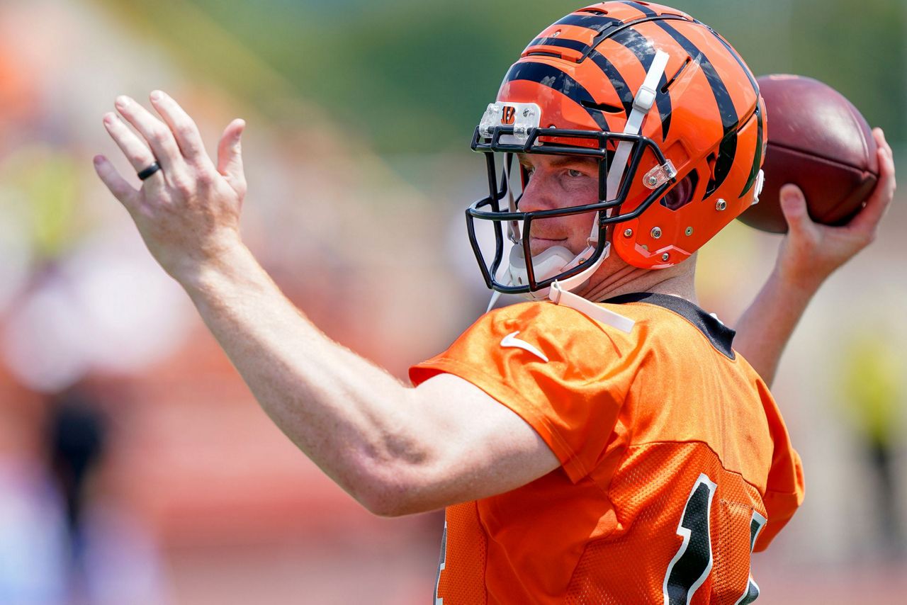 Bengals receiver A.J. Green hurt, carted off 1st practice