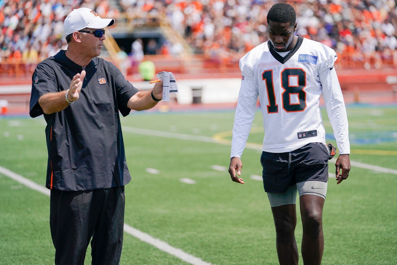 Bengals receiver A.J. Green hurt, carted off 1st practice