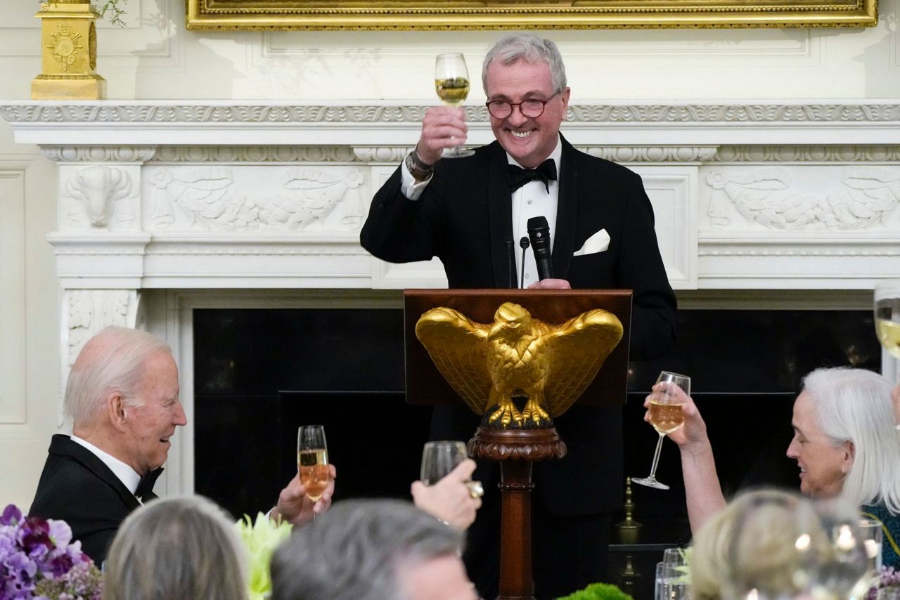 Biden hosts GOP, Dem governors at White House for dinner
