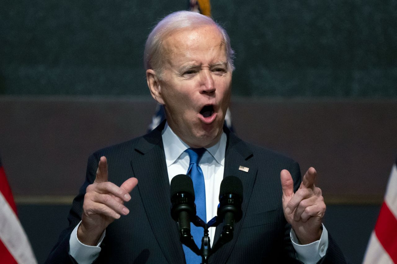 Biden urges unity at prayer breakfast under new management