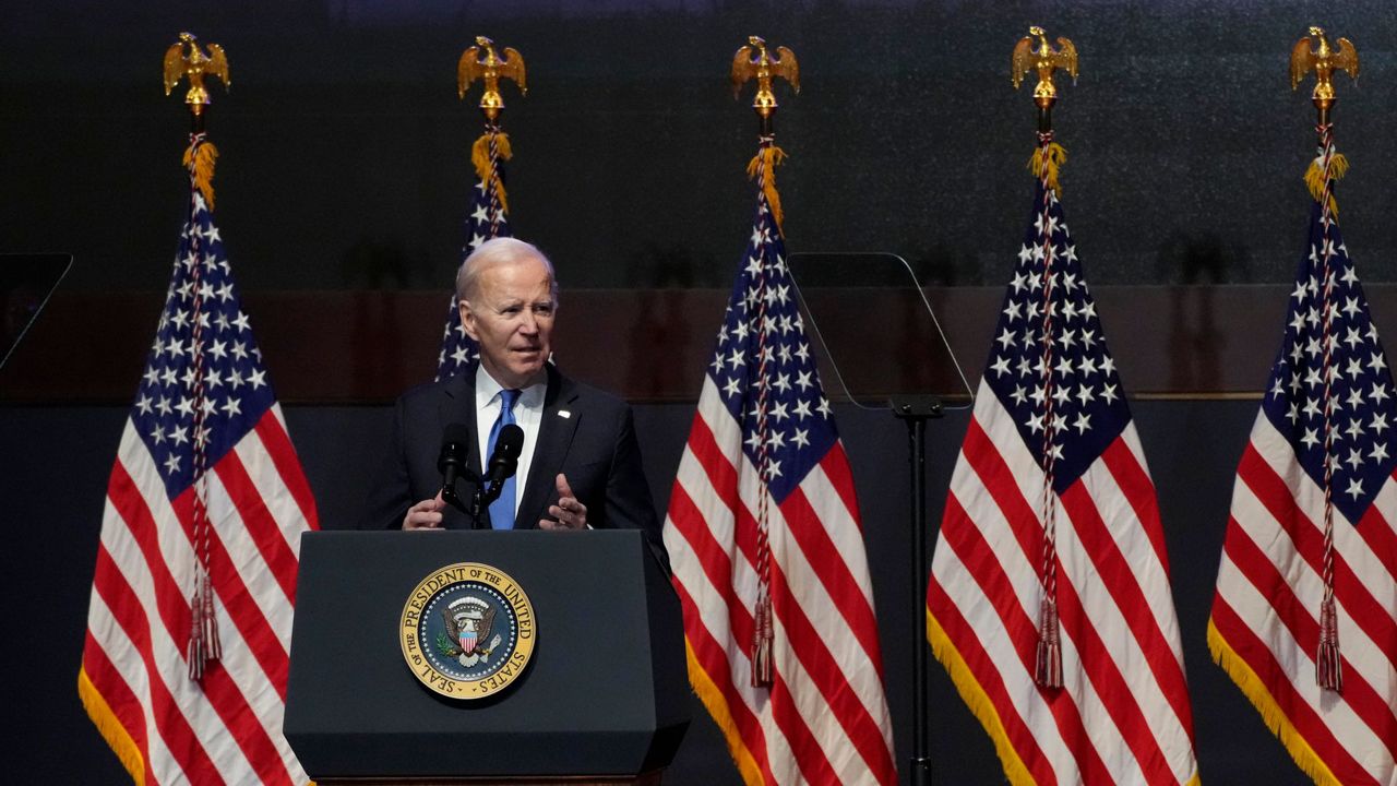 Biden urges unity at prayer breakfast under new management