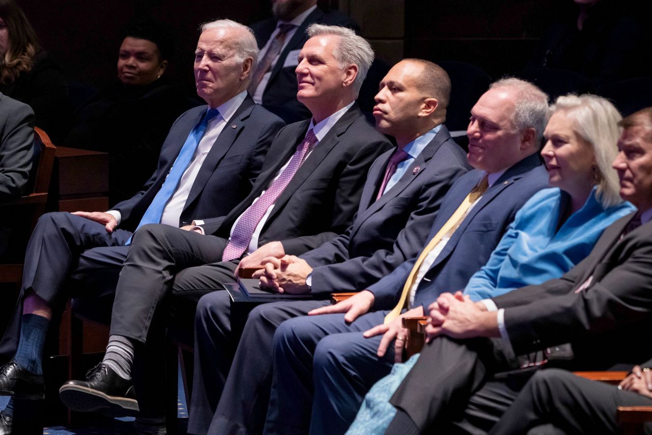 Biden urges unity at prayer breakfast under new management