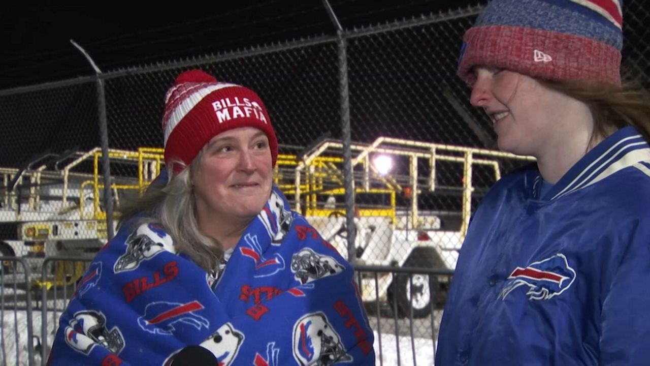 Diehard Bills fans welcome team home after tough loss