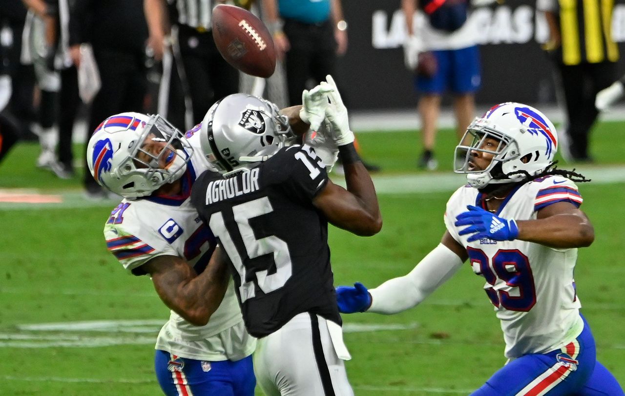 Bills remain undefeated, top Raiders in Las Vegas, 30-23