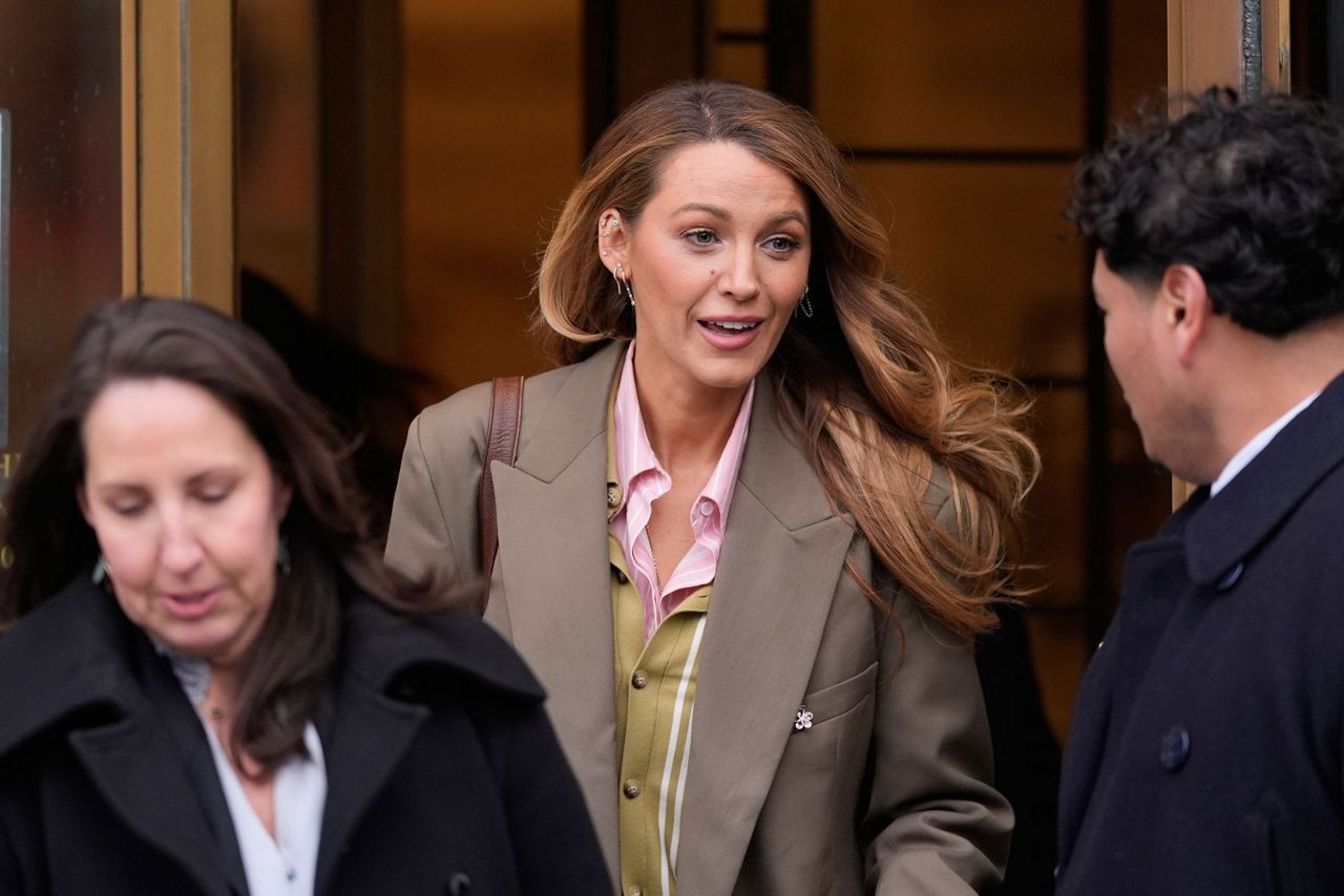 Actor Blake Lively and director Justin Baldoni go to New York in ...
