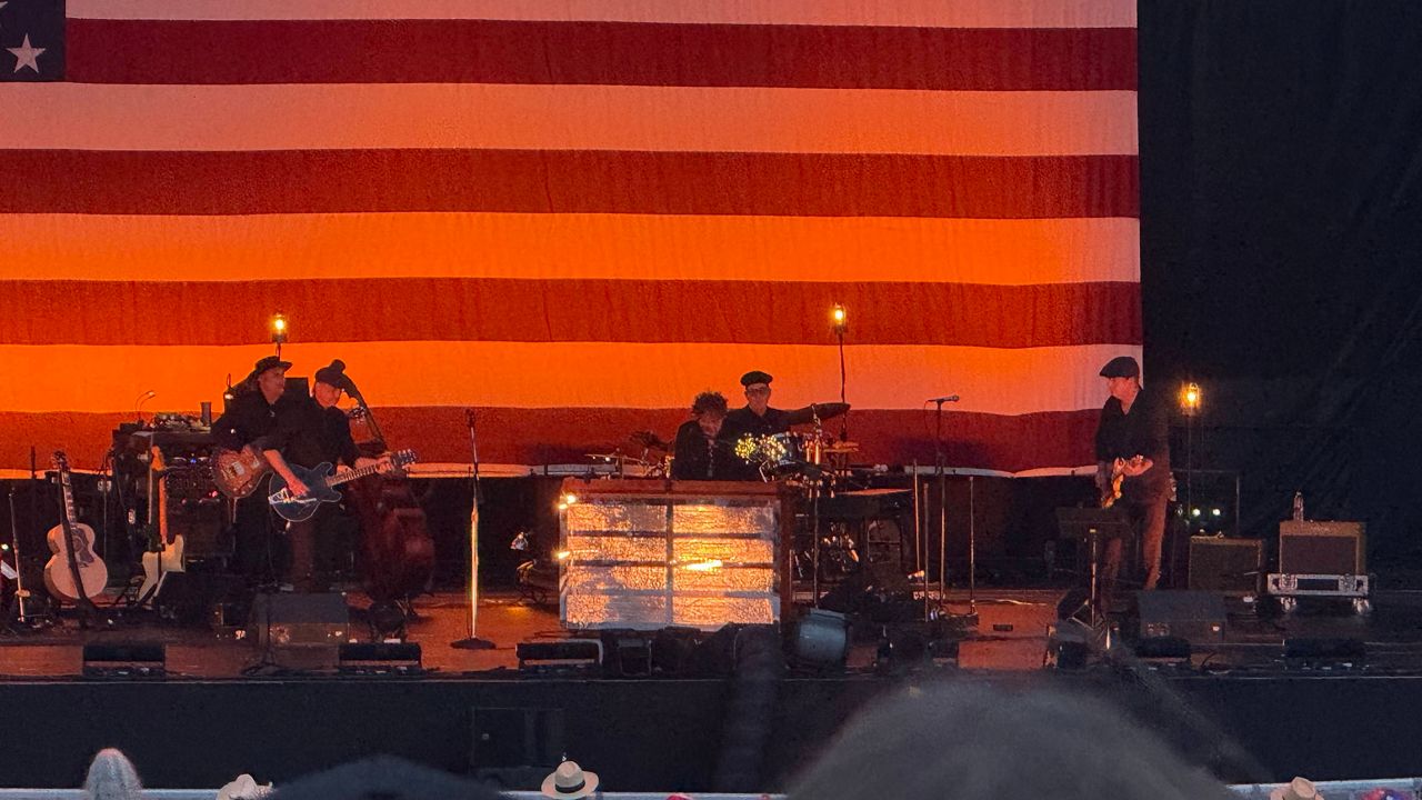 Willie Nelson, Bob Dylan celebrate Fourth of July