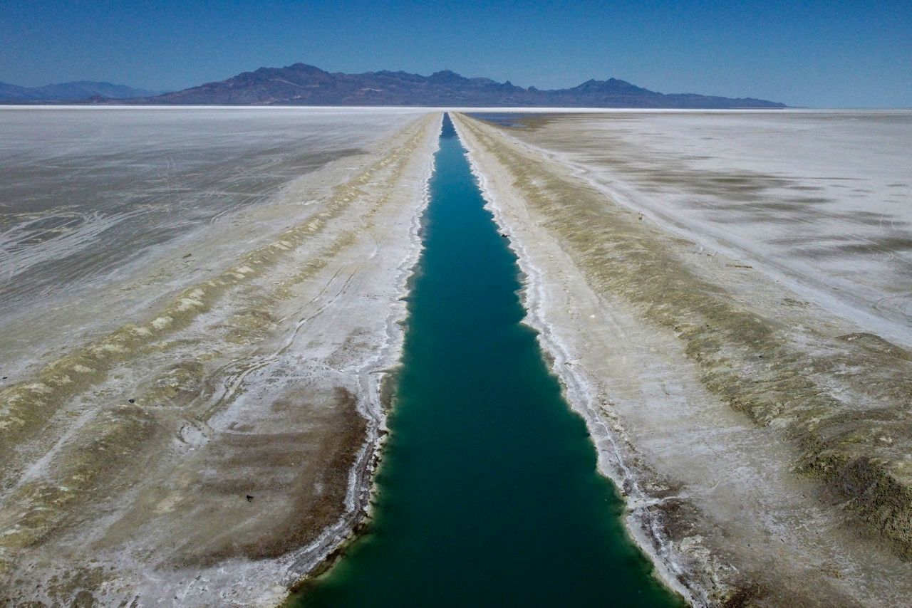 Search for solutions drives race to save Utah salt flats