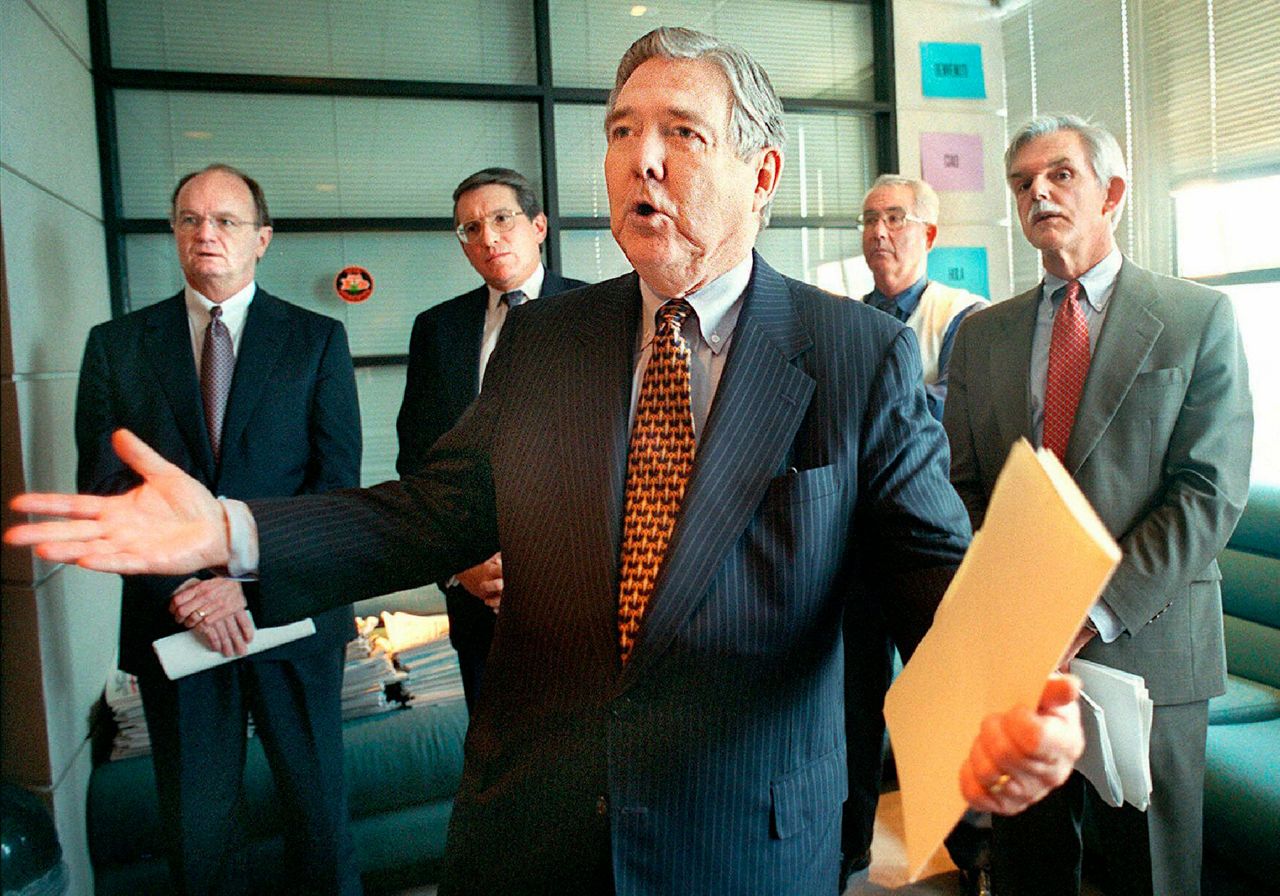 Former Hearst CEO Frank Bennack writing memoir