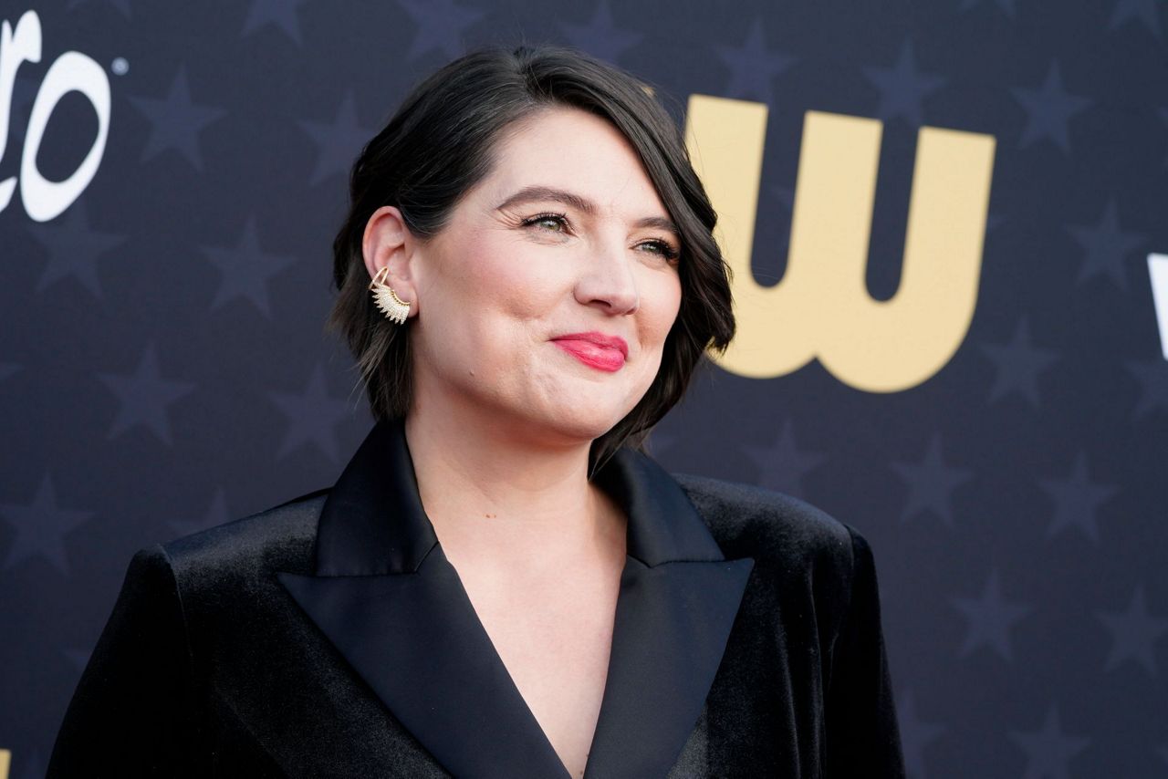 With 'Atmosphere,' Taylor Jenkins Reid leaves the Evelyn Hugo-verse ...