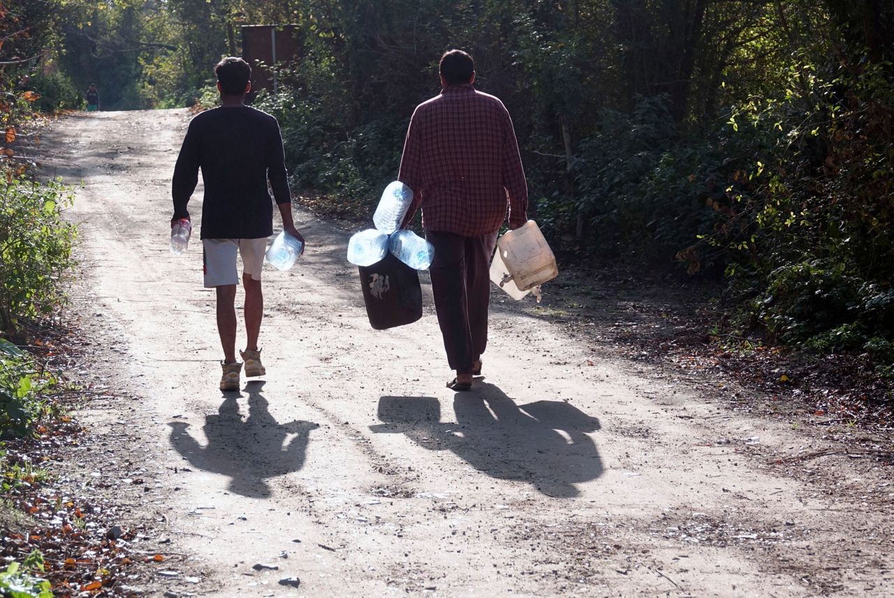 Water deliveries cut for crammed Bosnia migrant camp