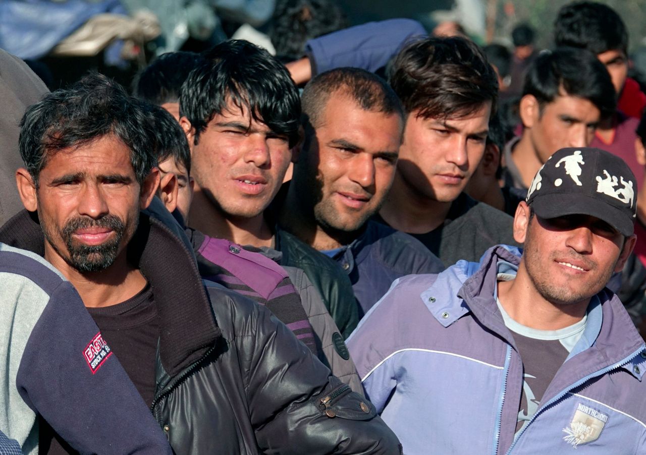 Water deliveries cut for crammed Bosnia migrant camp