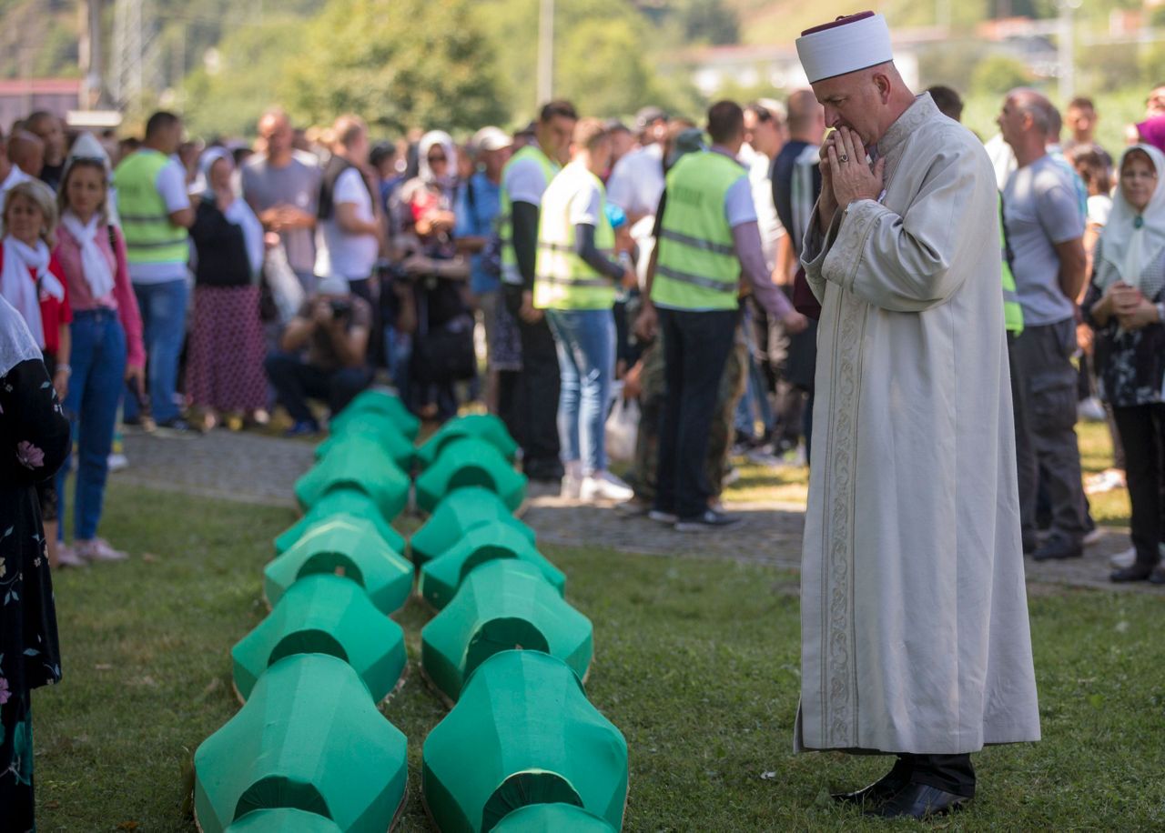 Bosnian Muslims mark 24th anniversary of Srebrenica massacre