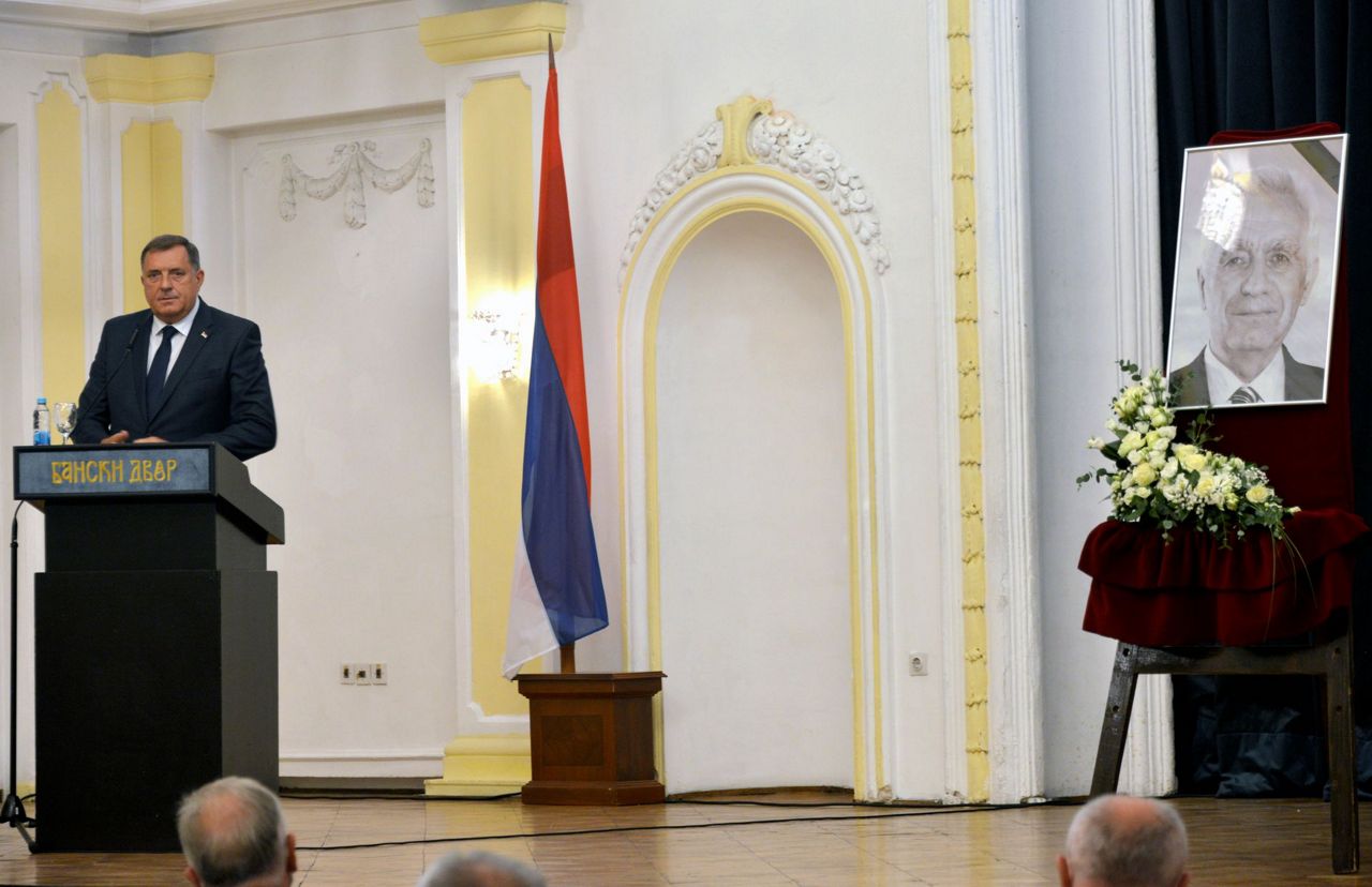 Bosnian Serbs honor late ex-official convicted of war crimes