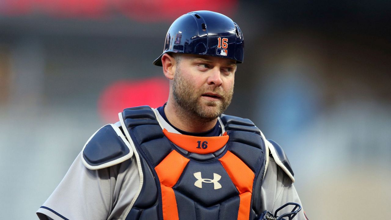 AP source: McCann returns to Braves for $2M, 1-year contract