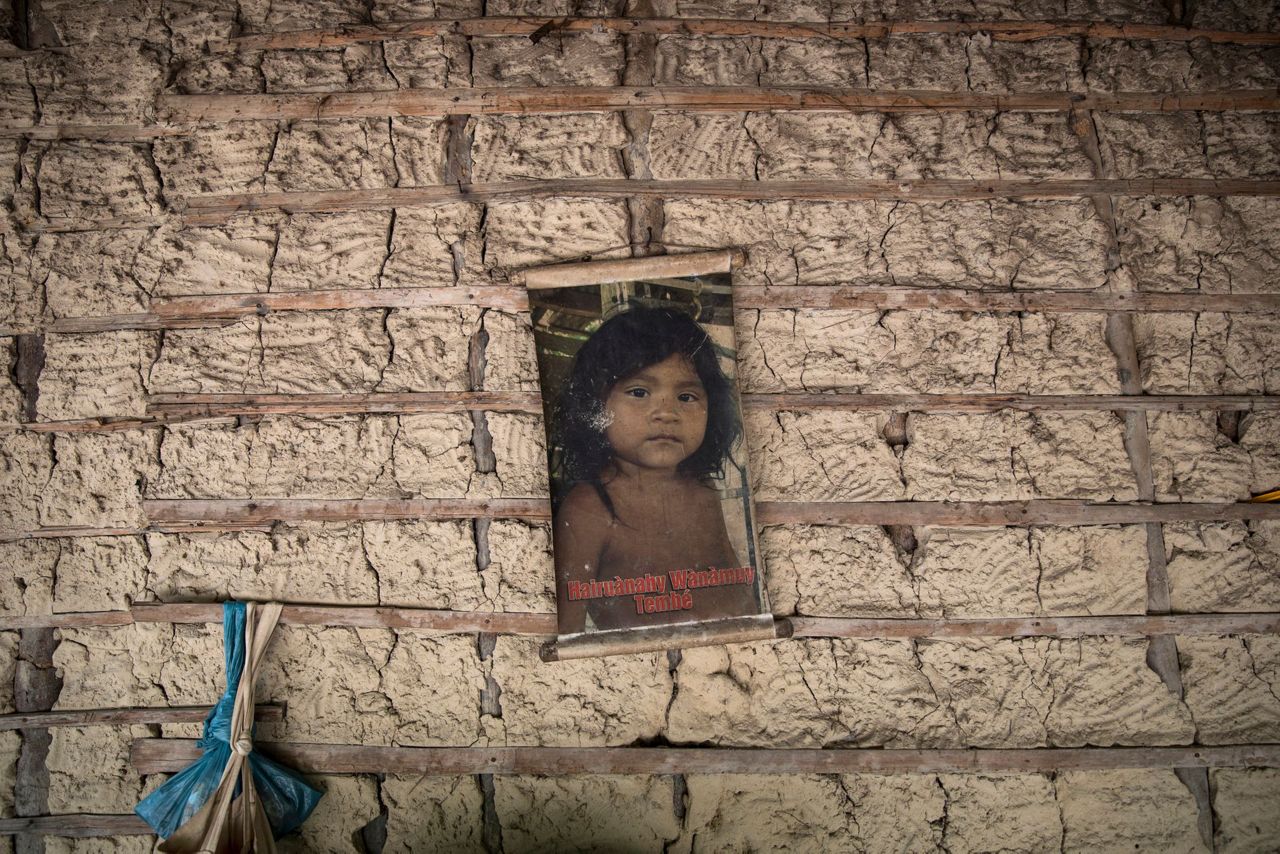 Arrows and smartphones: daily life of Amazon Tembe tribe