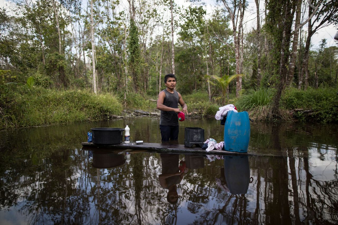 Arrows and smartphones: daily life of Amazon Tembe tribe