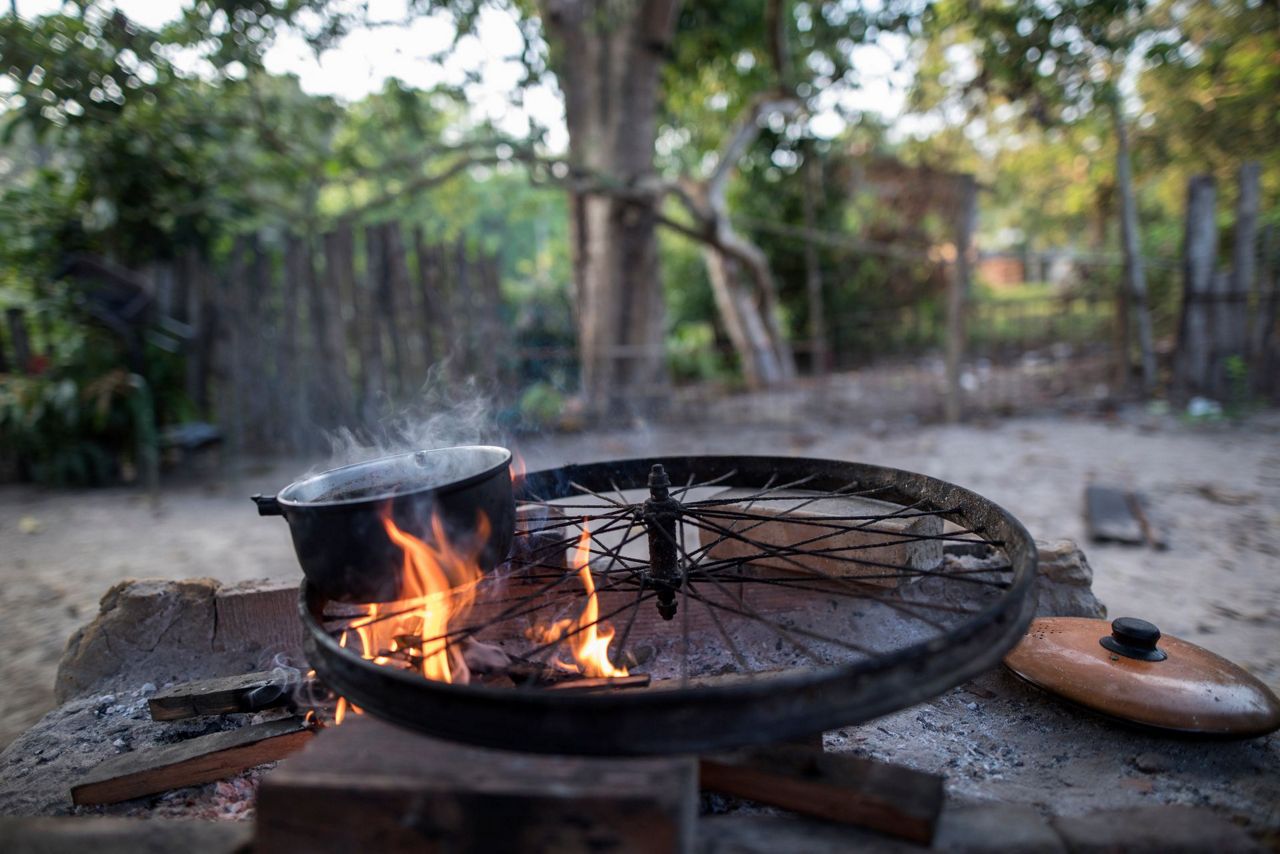 Arrows and smartphones: daily life of Amazon Tembe tribe