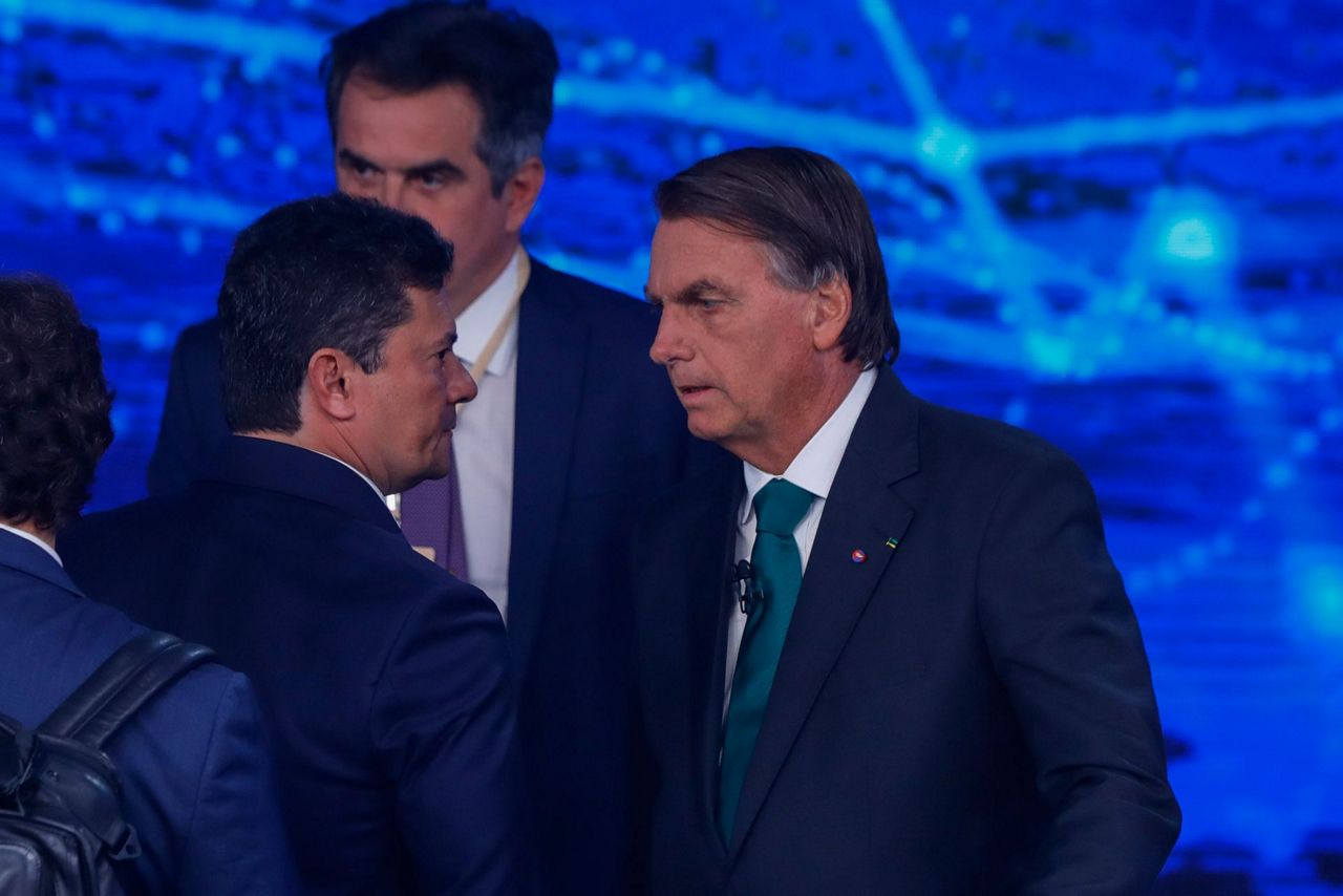 Brazil's da Silva, Bolsonaro clash in 1st one-on-one debate