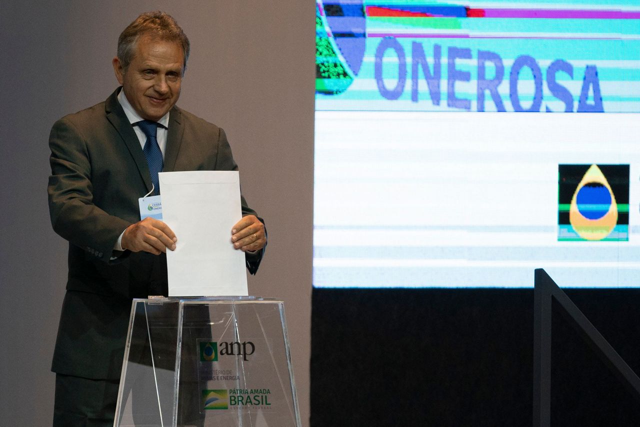 Brazil oil tender brings $17 billion to sluggish economy