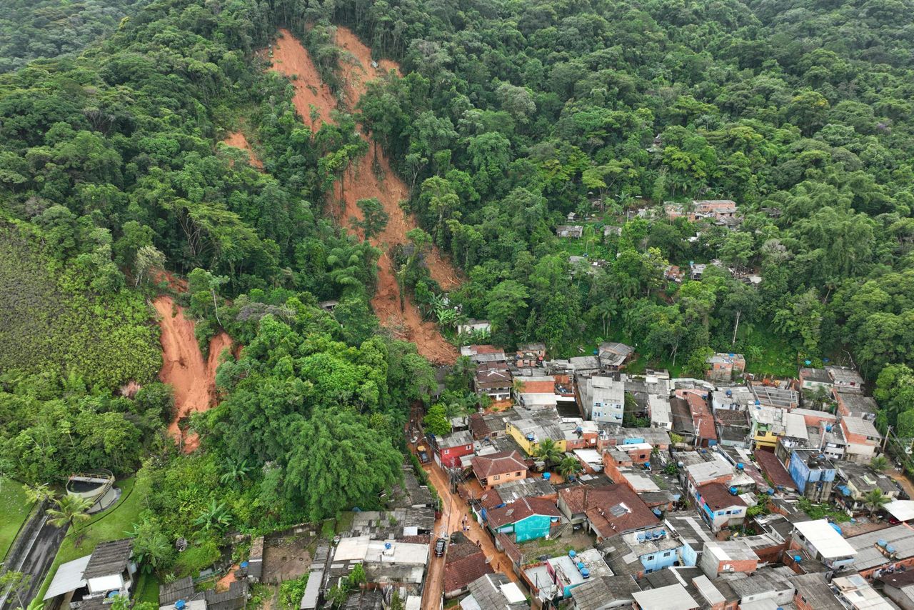 Brazil deluge kill 36, search continues for dozens missing