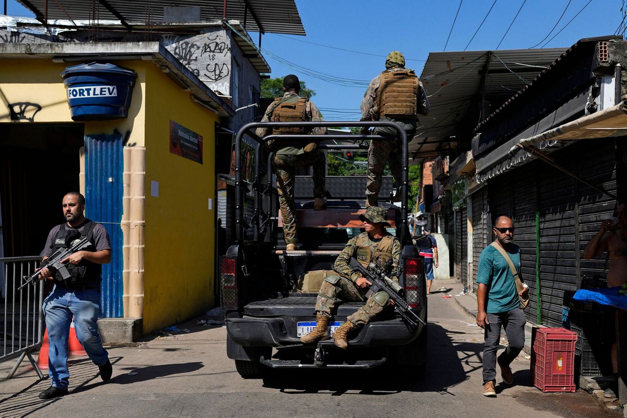 Rio de Janeiro police move to regain control of some favelas