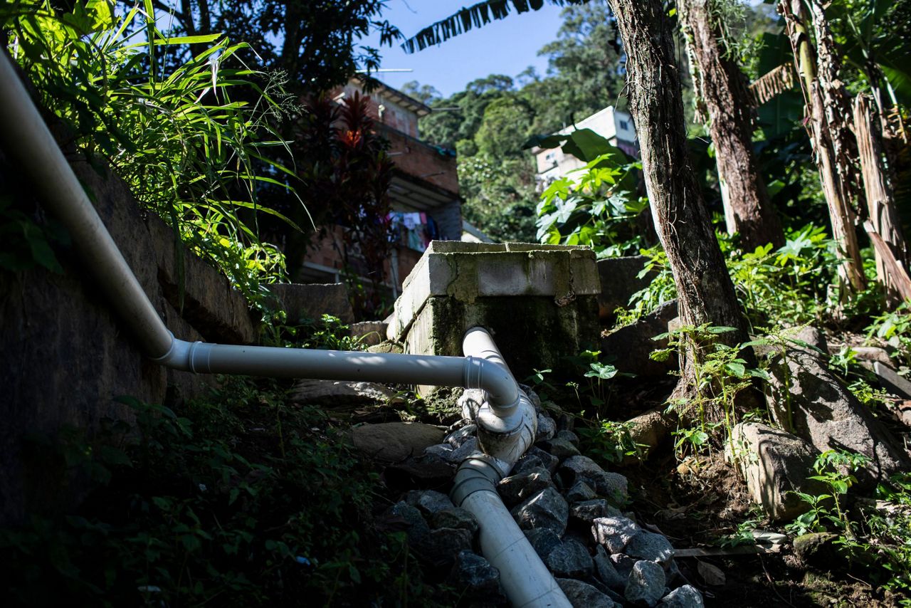 Rio de Janeiro favela sets example by processing own waste