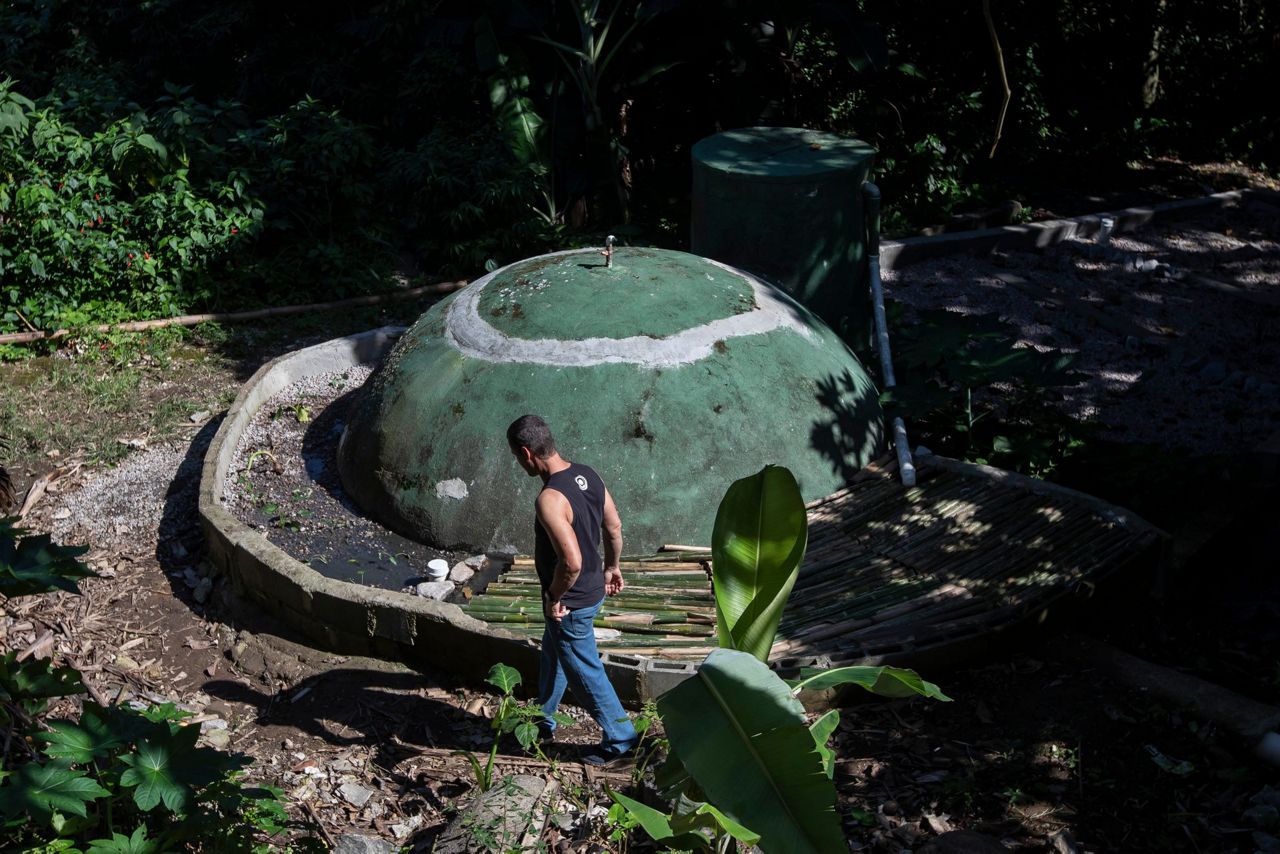 Rio de Janeiro favela sets example by processing own waste