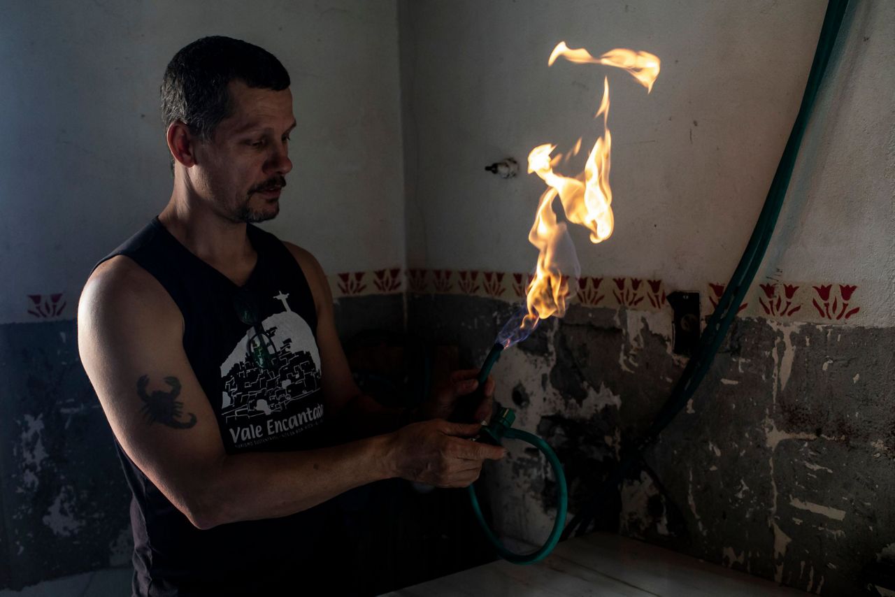 Rio de Janeiro favela sets example by processing own waste
