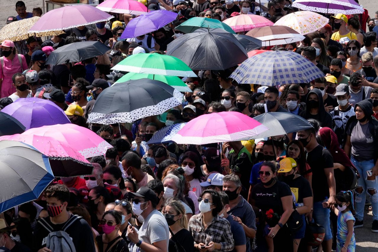 Tens of thousands mourn Brazilian country music singer