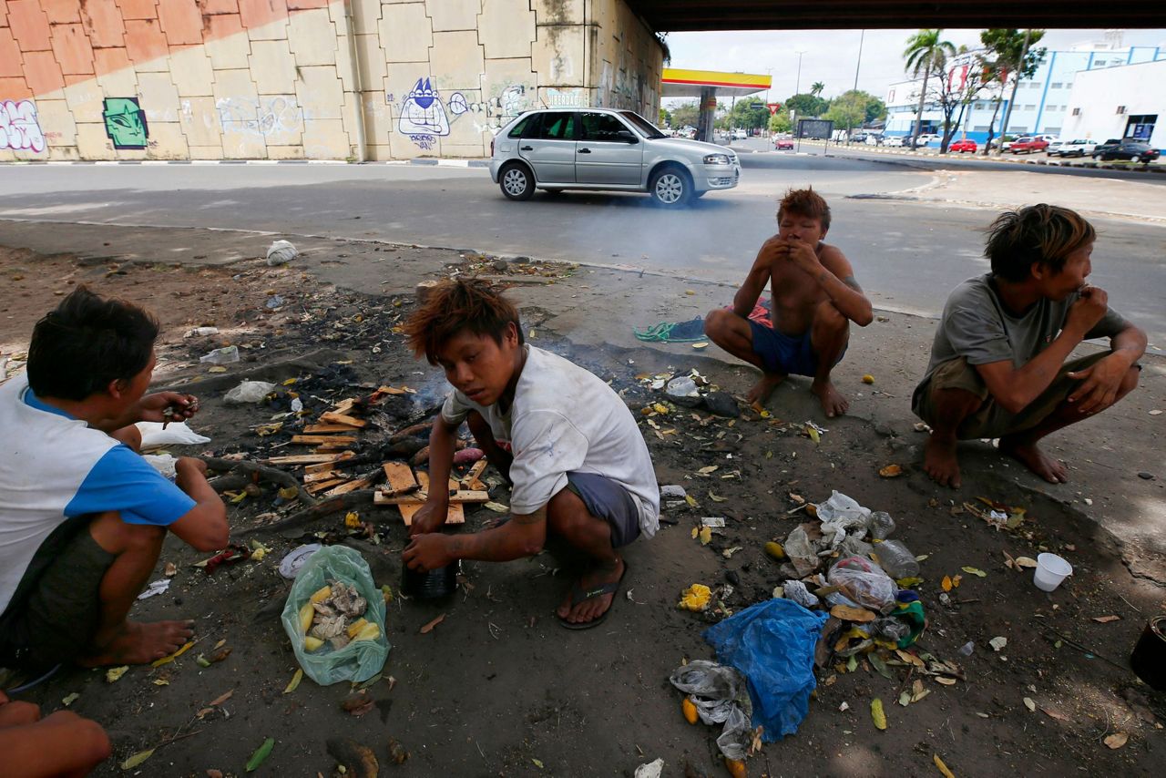 Health crisis leads scores of Yanomami to roam the streets