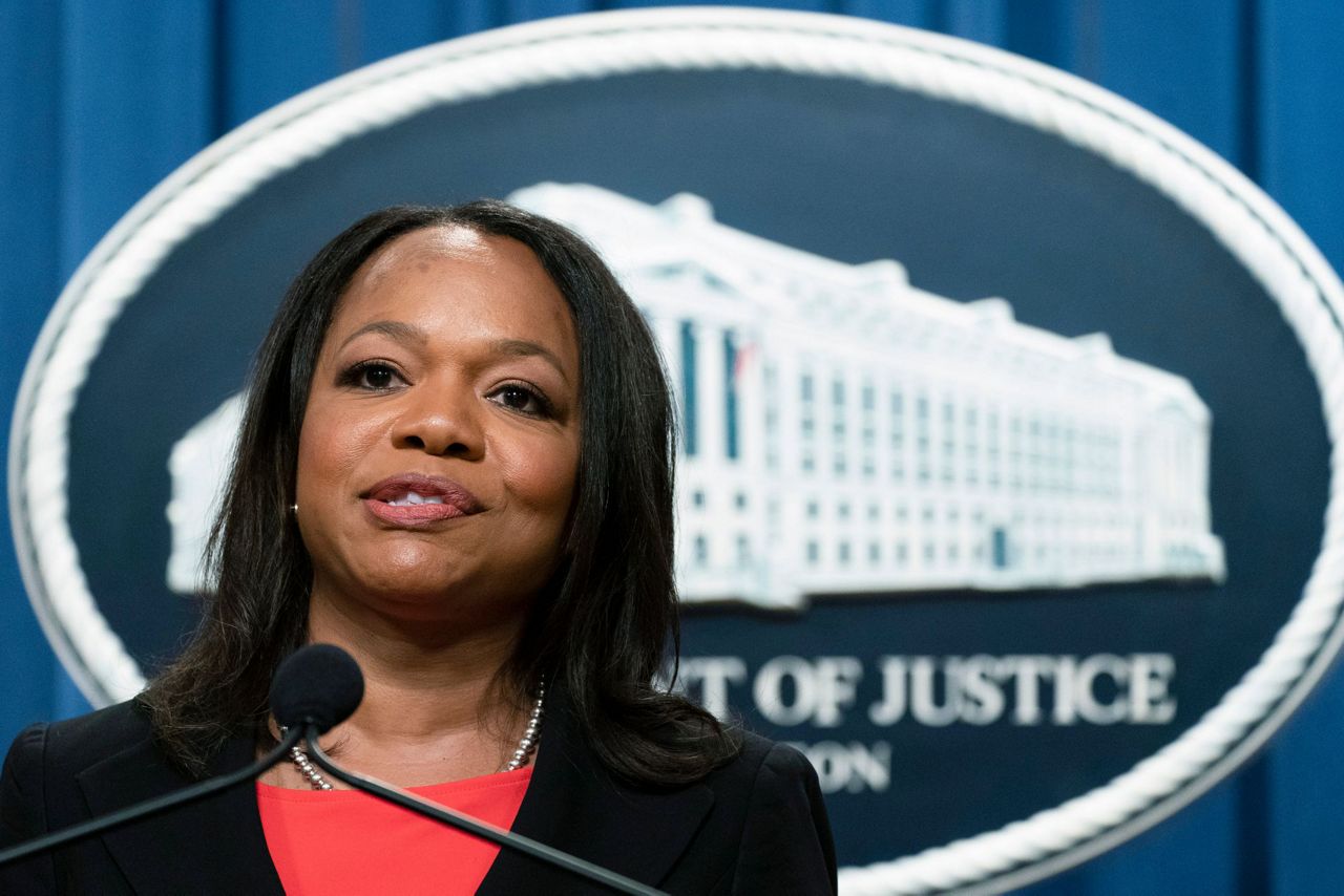 Feds charge 4 police officers in fatal Breonna Taylor raid