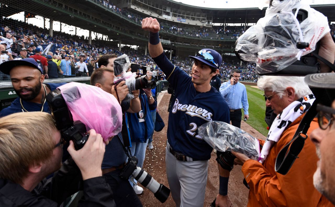 Yelich, Brewers beat Cubs 3-1 for NL Central title