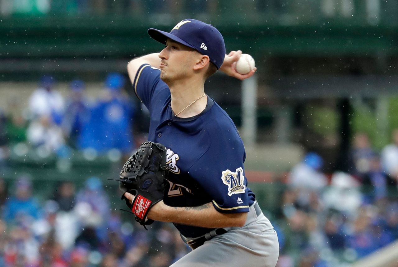 Contreras homers in 15th, Cubs beat Brewers 2-1