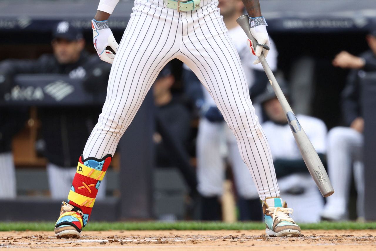 Torpedo-shaped bats draw attention after Yankees hit team-record 9 homers in rout of Brewers