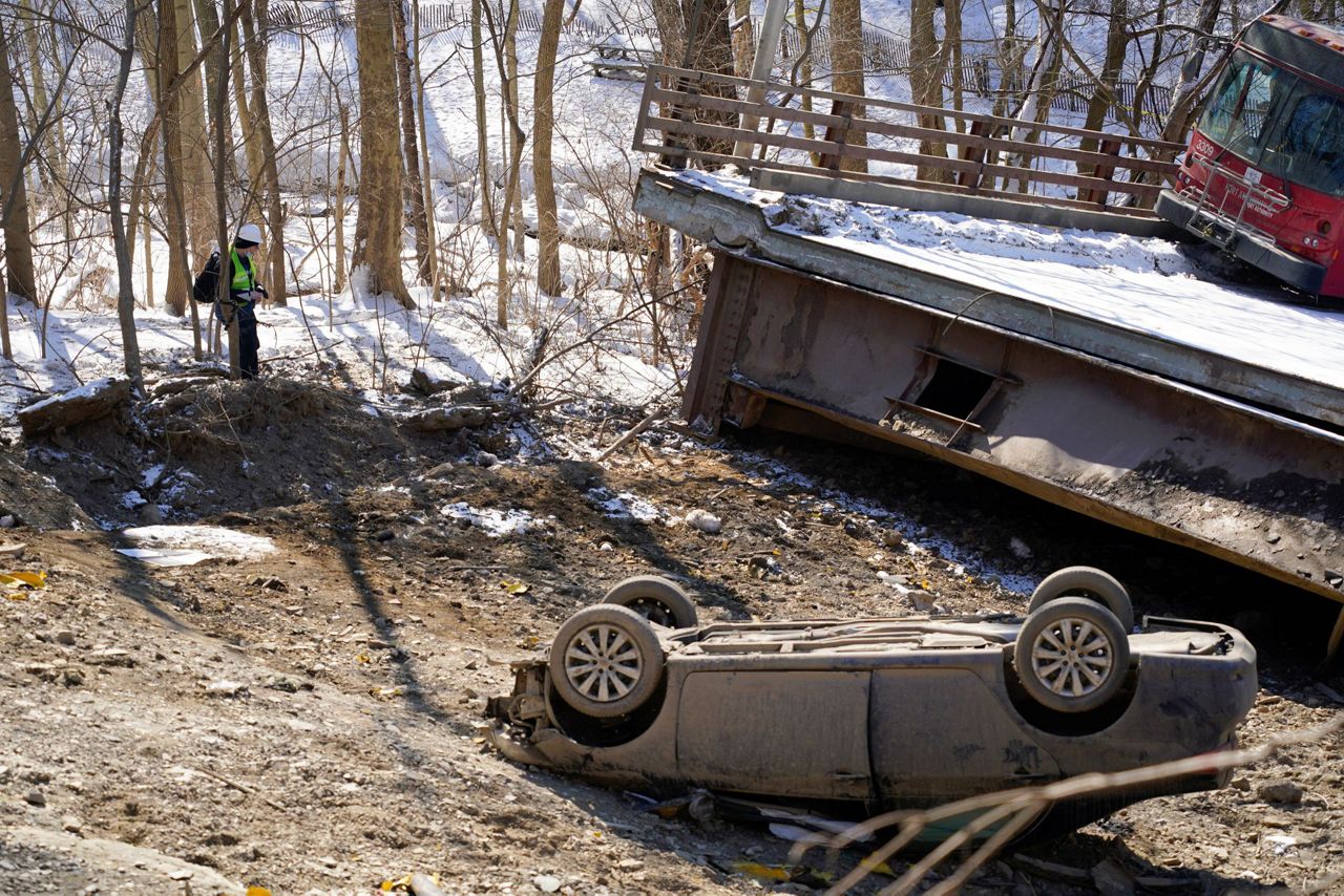 Investigators vow to put collapsed bridge under 'microscope'
