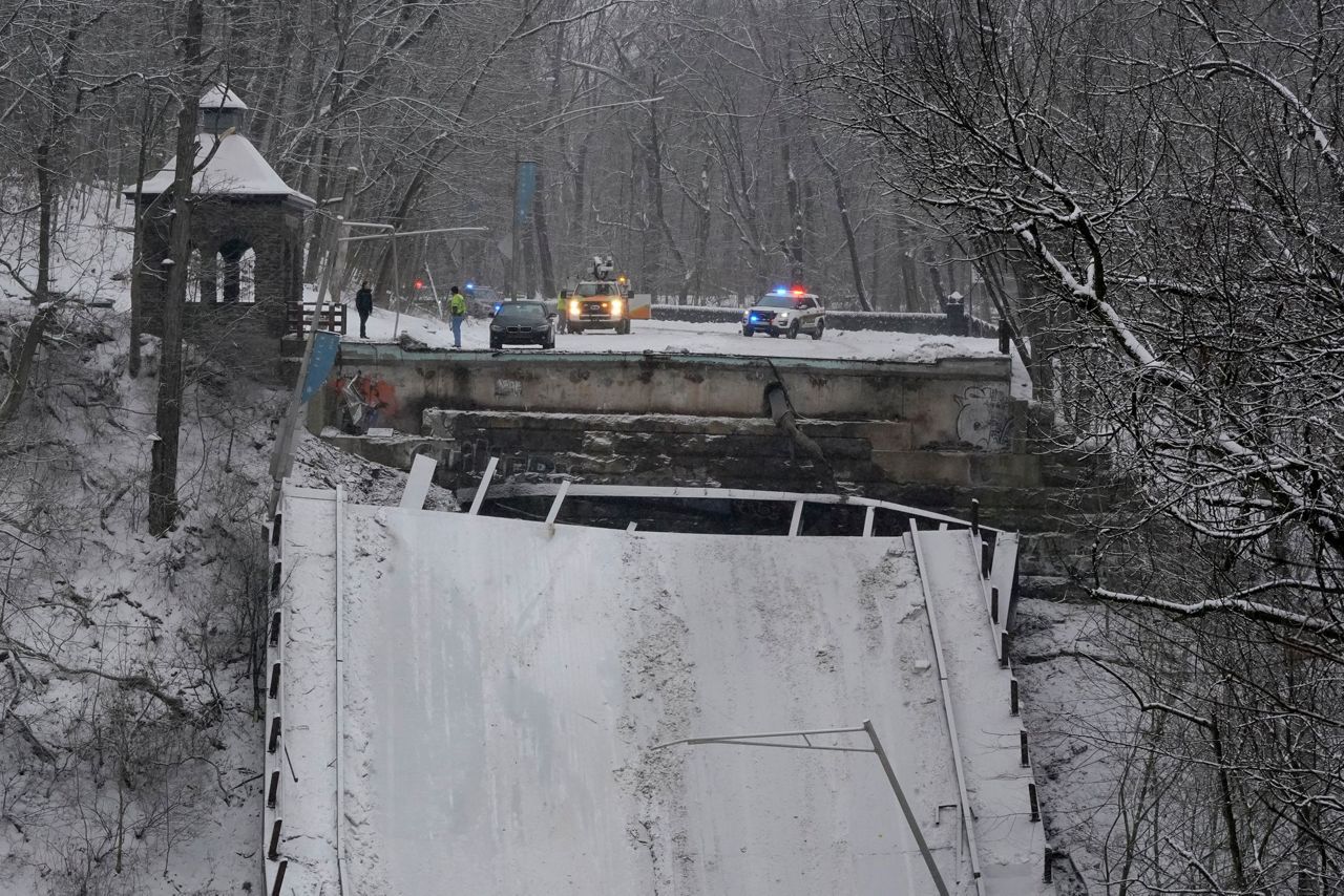 Emergency crews on scene of bridge collapse in Pittsburgh
