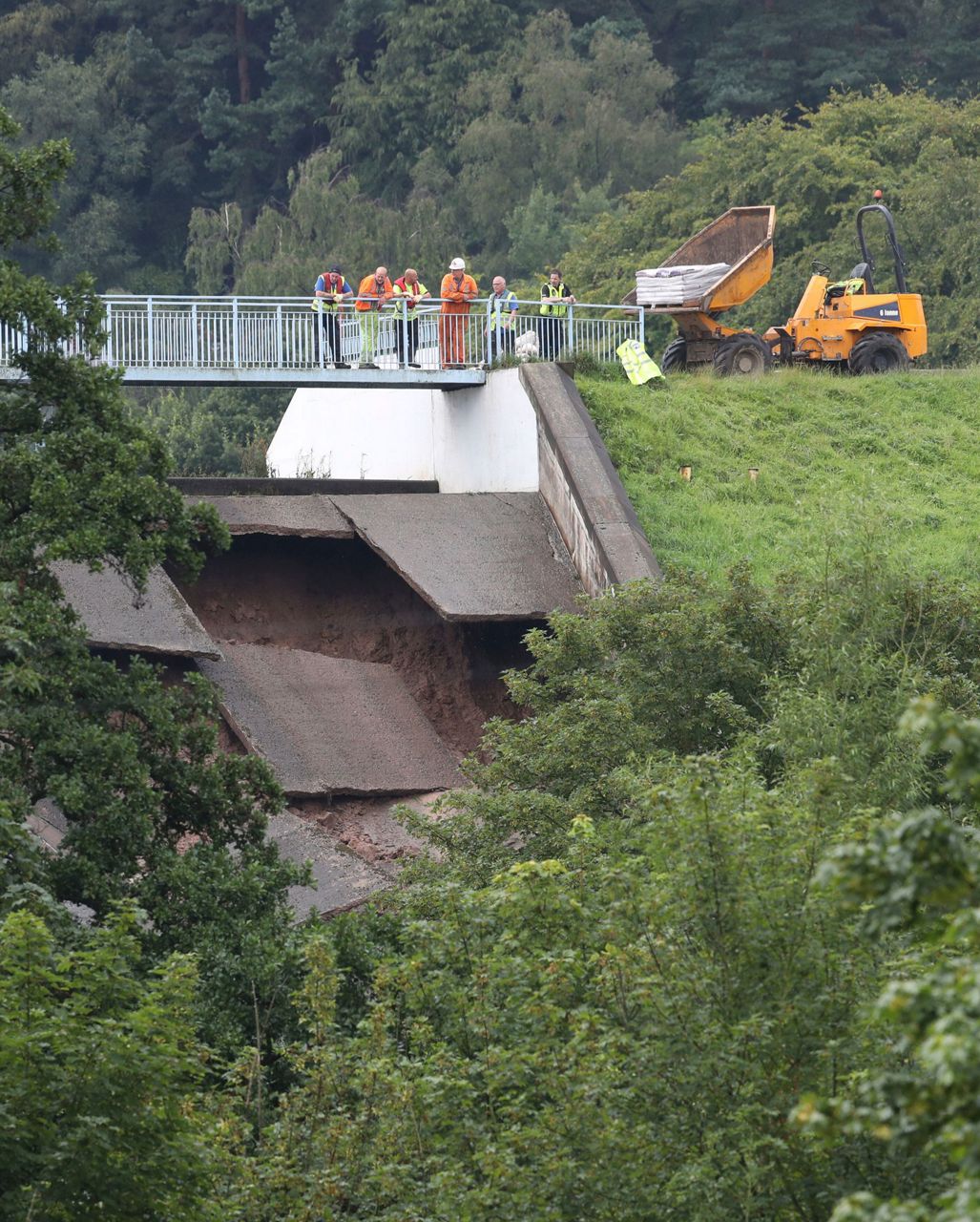 UK town evacuated over fears of dam collapse