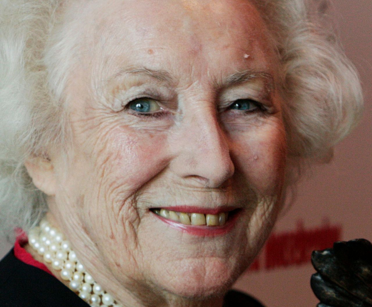 World War II forces sweetheart singer Vera Lynn dies at 103