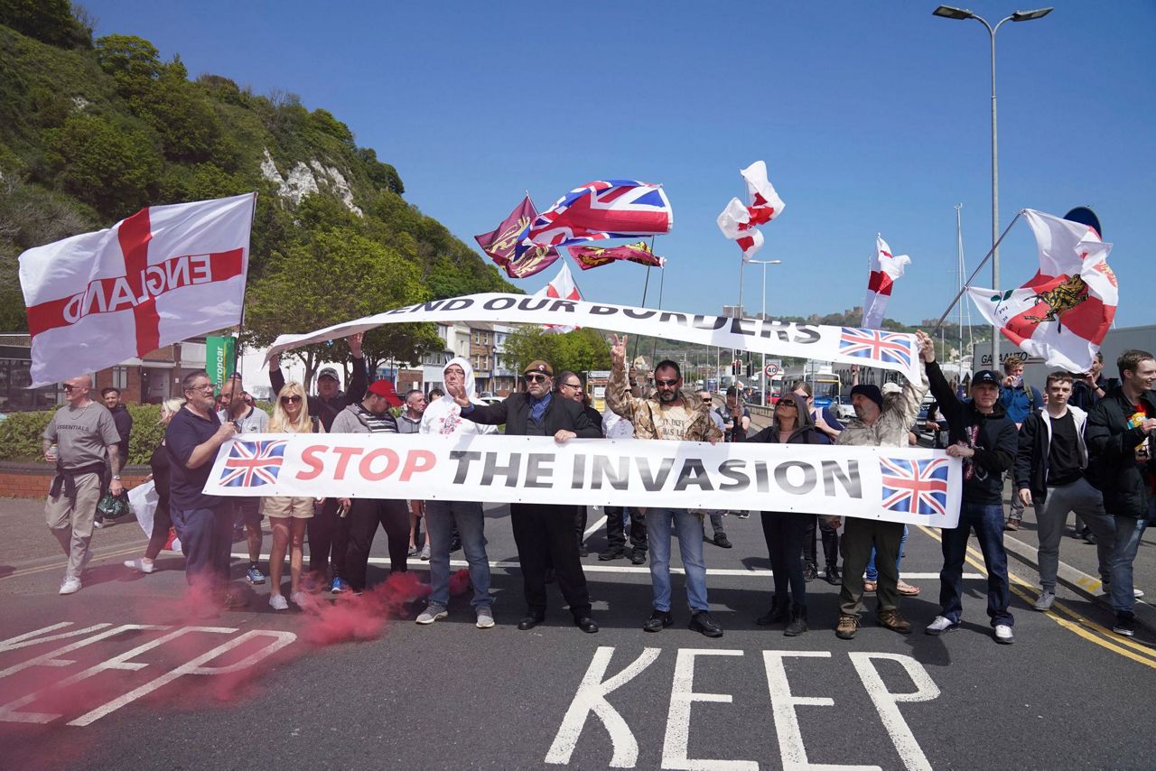 UK: Anti-immigration protest blocks traffic in port of Dover