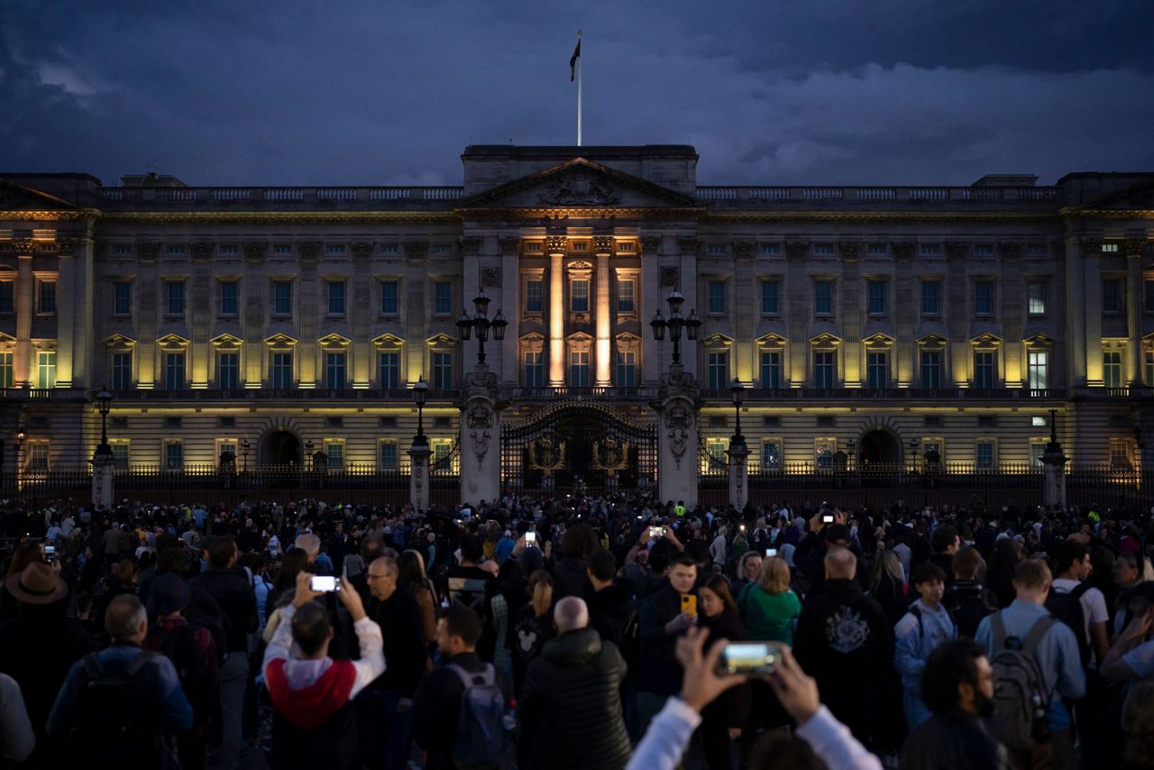 'Thank you, ma'am': A singular queen, mourned by her people