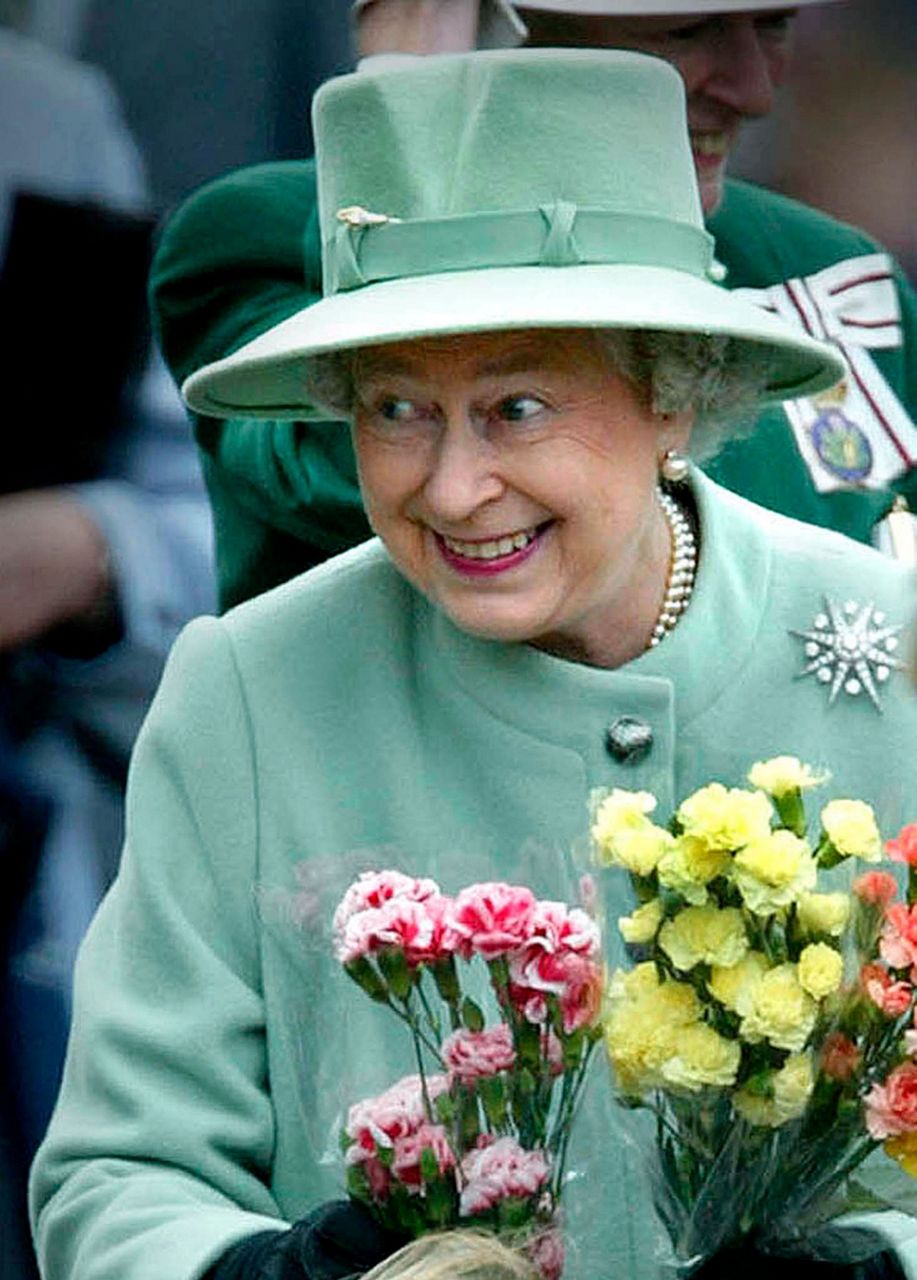 Queen Elizabeth II, a monarch bound by duty, dies at 96