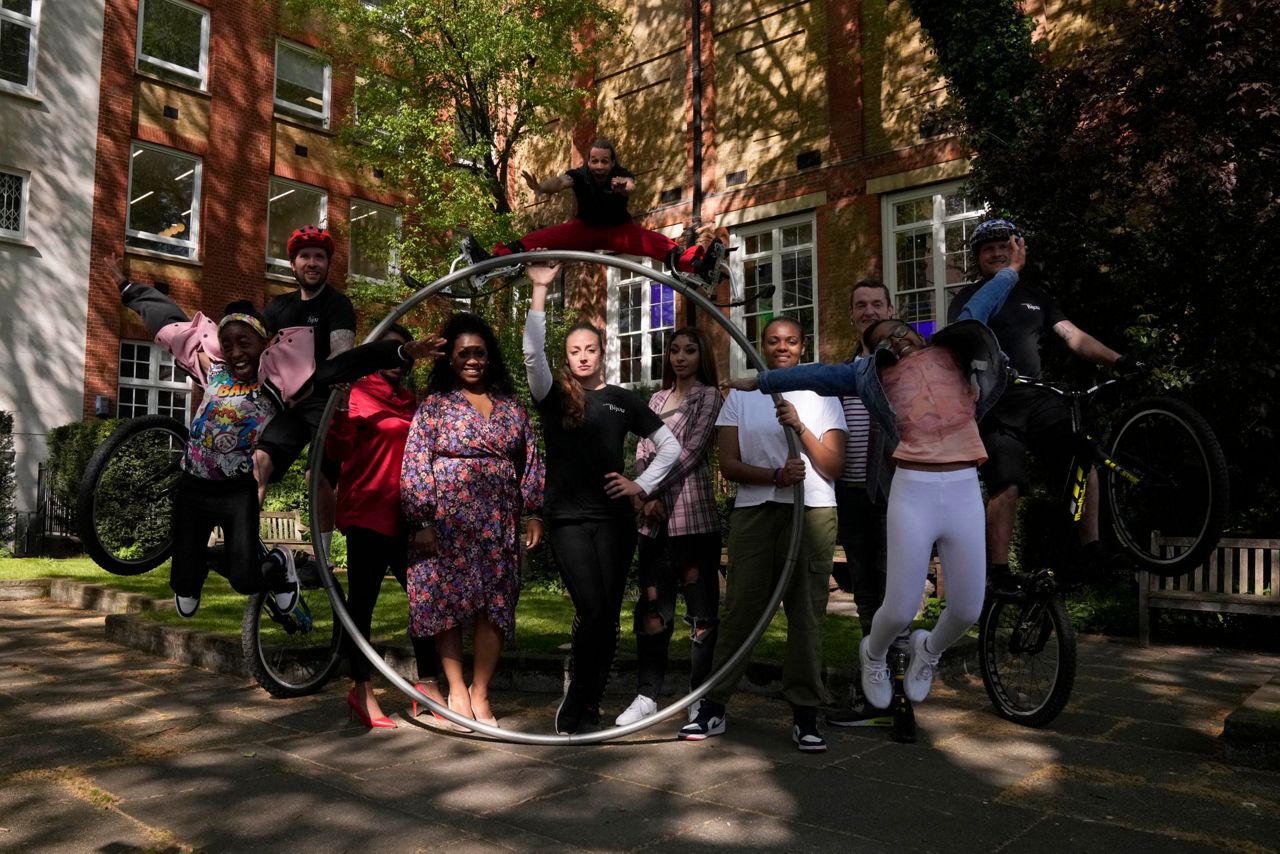 Corgis and Cars: Queen's pageant to be parade of the people